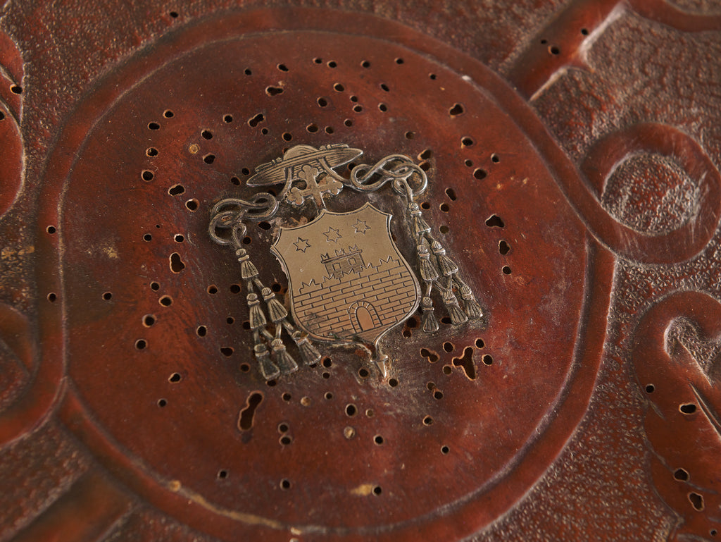 PAPAL EMBOSSED LEATHER DOCUMENT HOLDER WITH SILVER CREST – Blackman Cruz